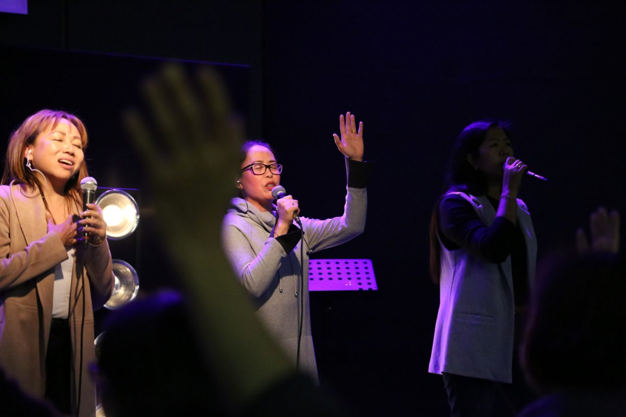 Filipino Services | Eastlake Church